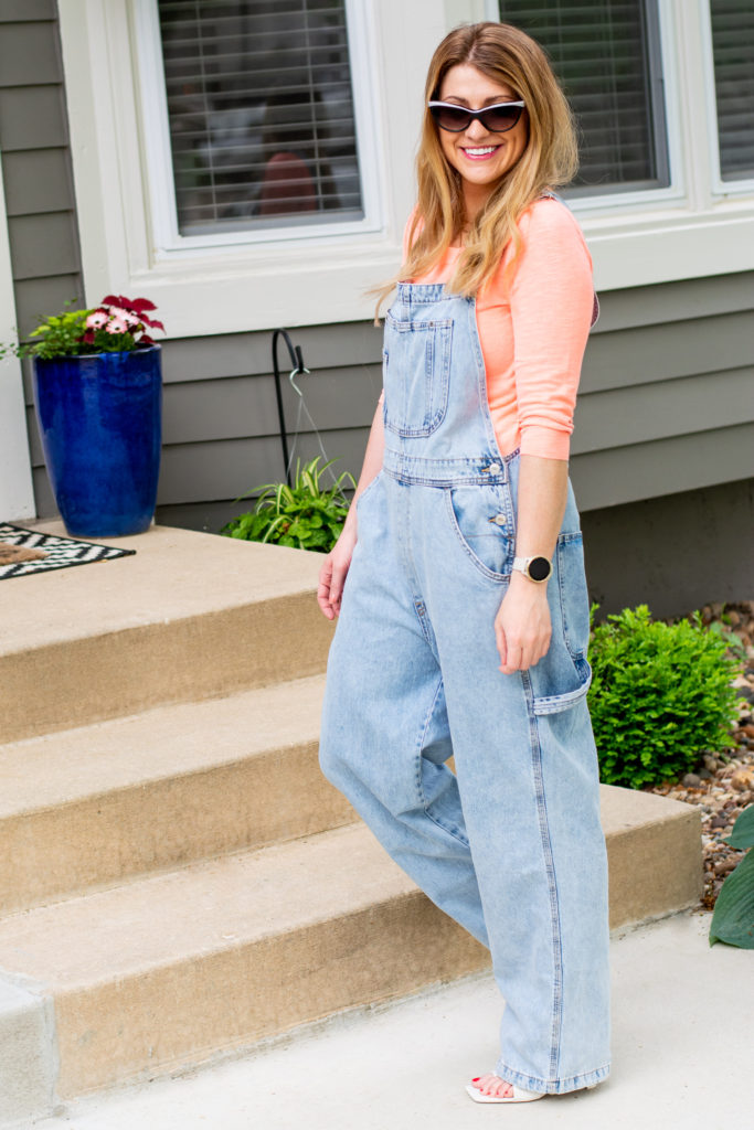 Overalls and Summer Sweaters with KC Homes & Style. | Le Stylo Rouge
